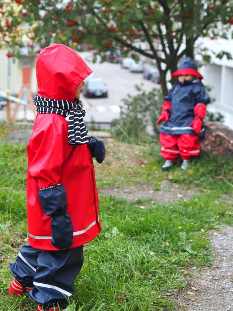 SINIPUNAISET SADEVAATTEET - MAMI GO GO